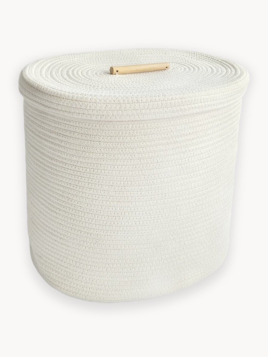 Плетеная корзина для белья с крышкой