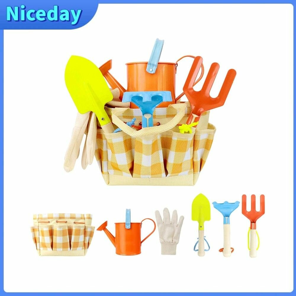 Детский набор садовых инструментов в сумке.