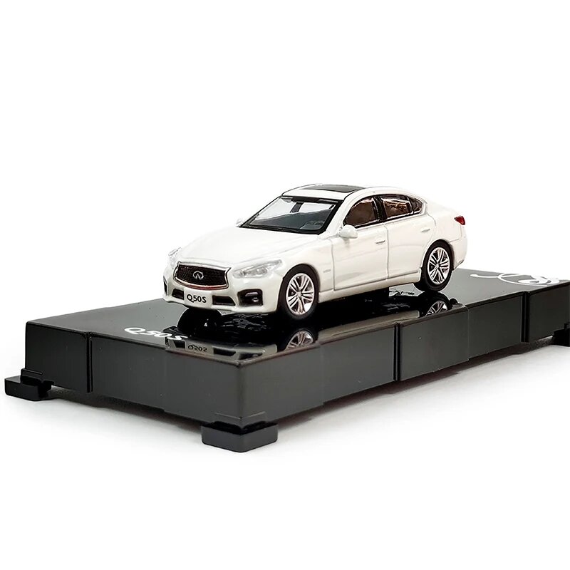 Модель автомобиля Infiniti Q50S White 1:64