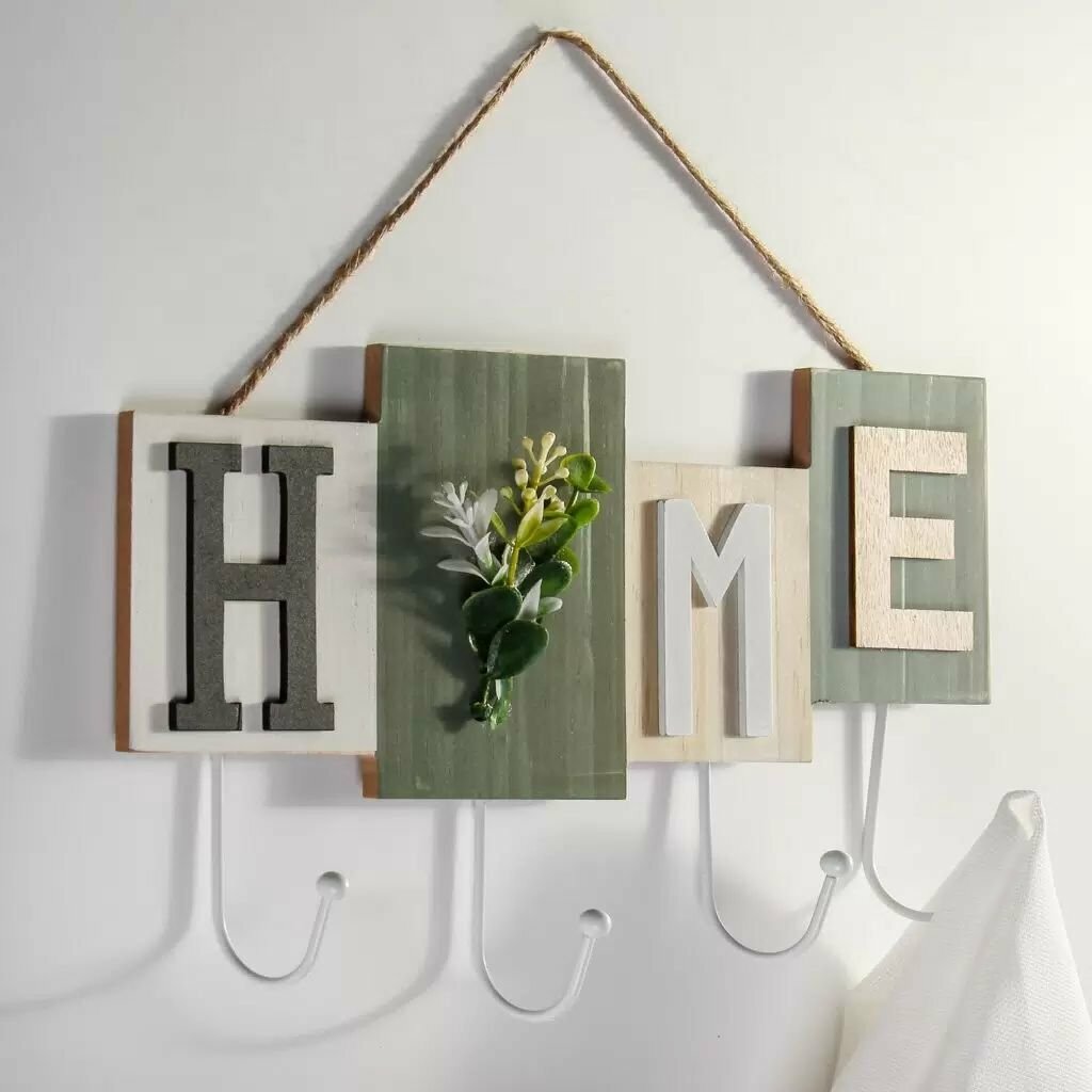 Настенная ключница Home 32.5х20.5 см из МДФ с 4 крючками на декоративном панно зеленого цвета для вашего интерьера