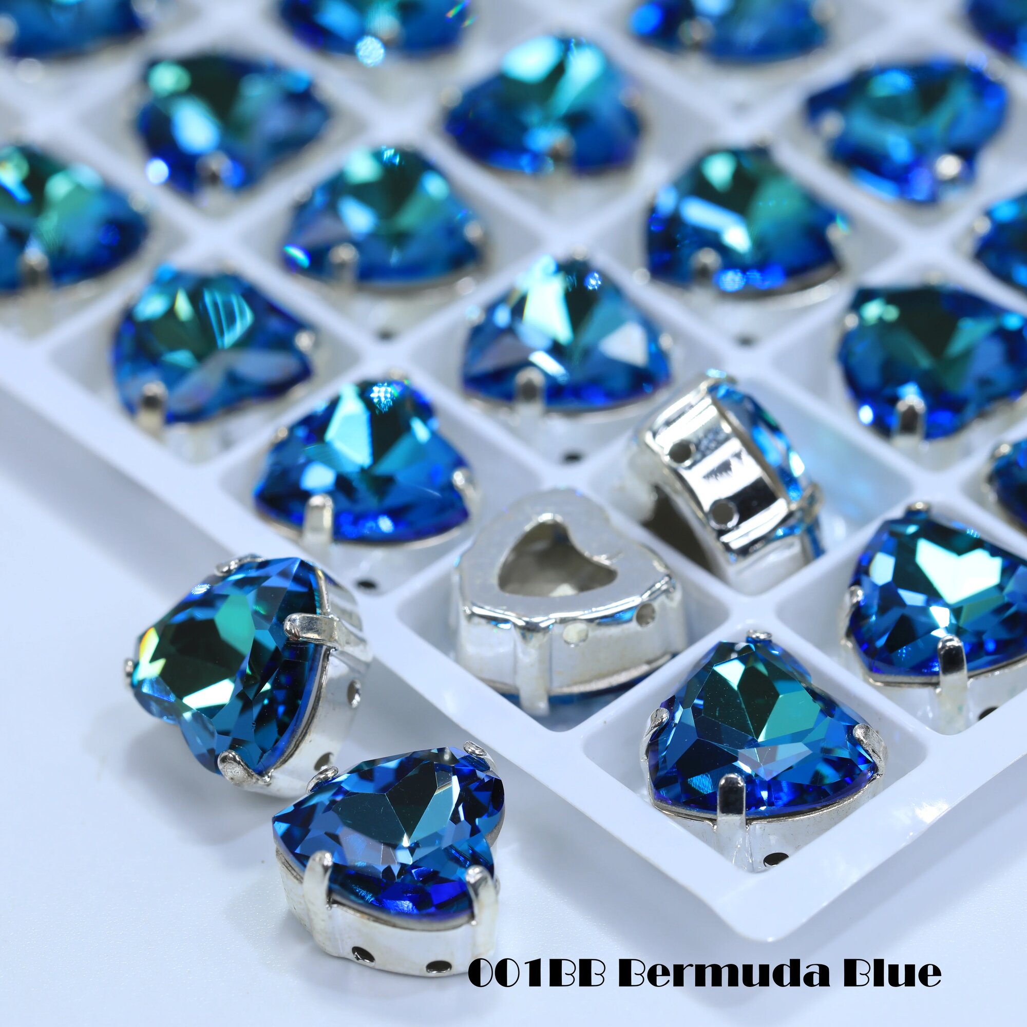 Стразы сердце Bermuda Blue 18 мм, Silver Claw, 18 шт