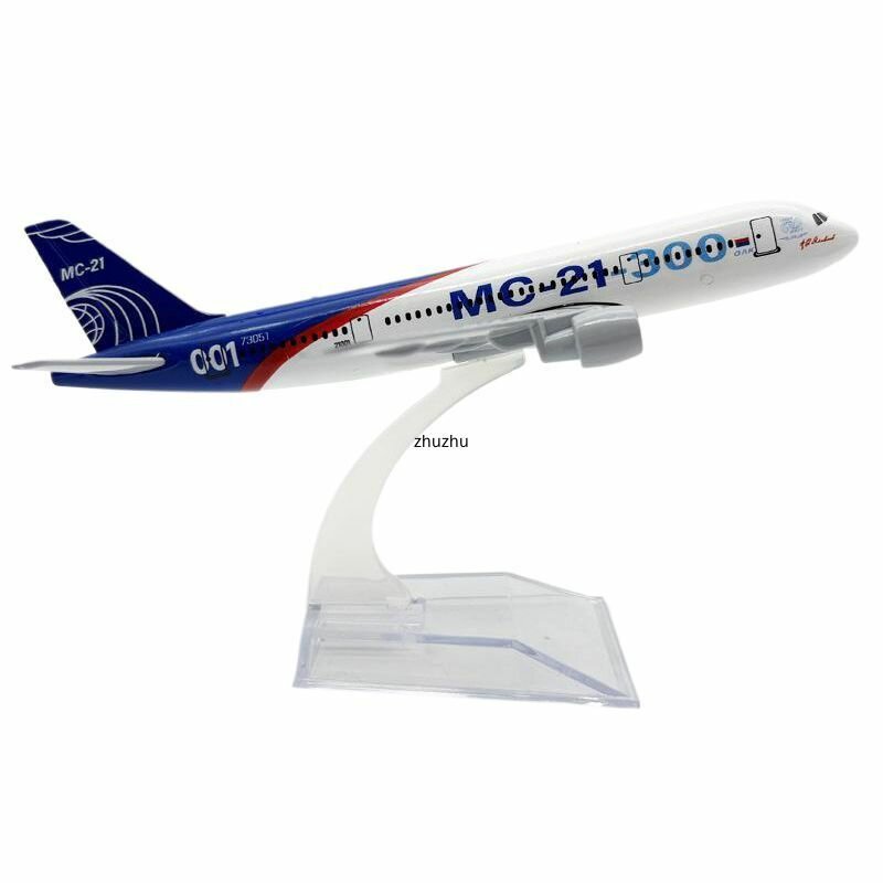 Модель российского MC-21 самолета