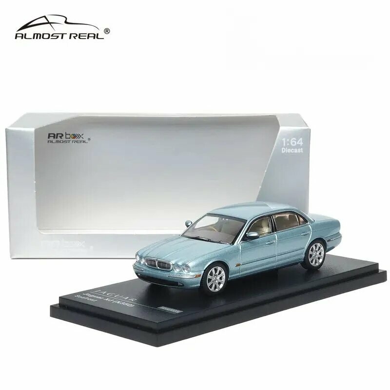 Машинка Коробка AR 1:64 Jaguar XJ6 (X350) ограниченная серия