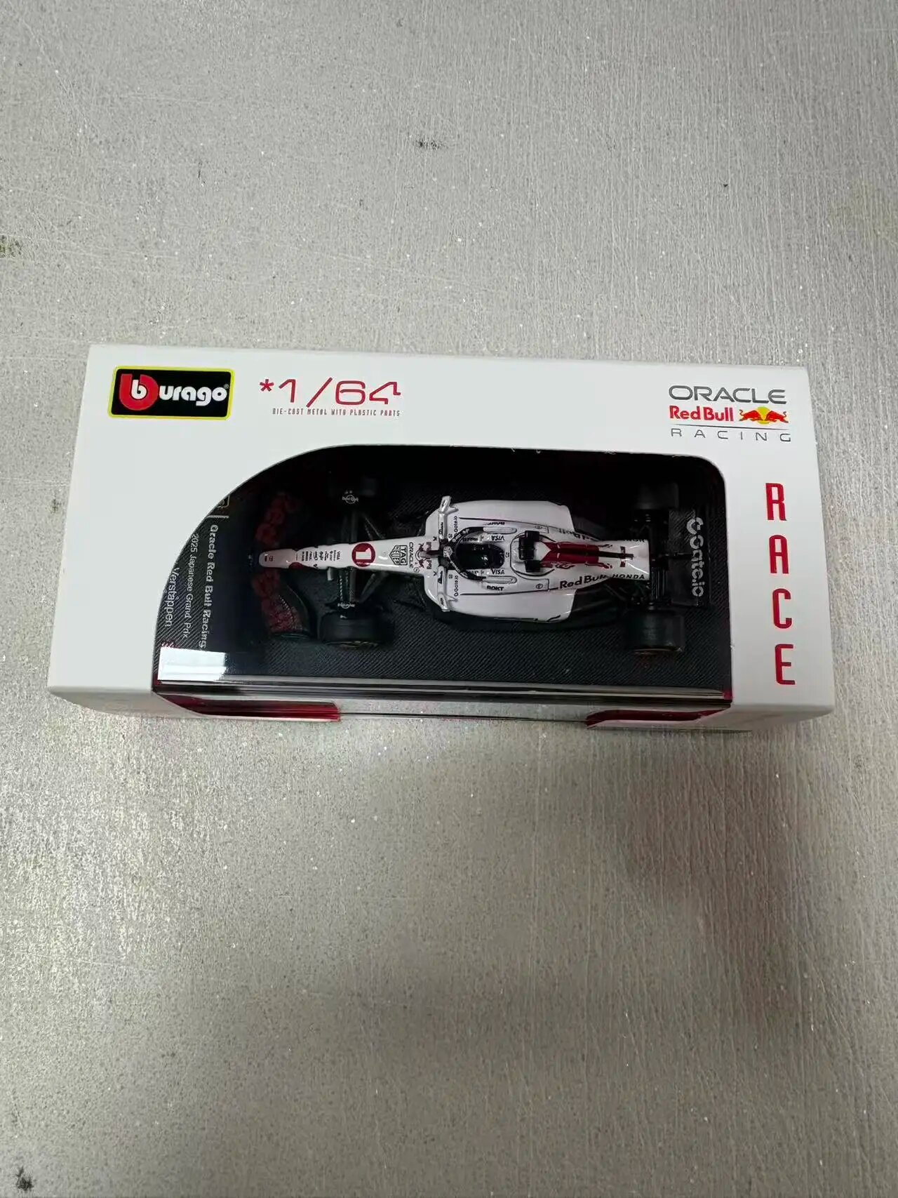 Bburago 1:64 Модель болида Формулы-1 RB21 Гран-при Японии 1-64 RB21-1-W JING