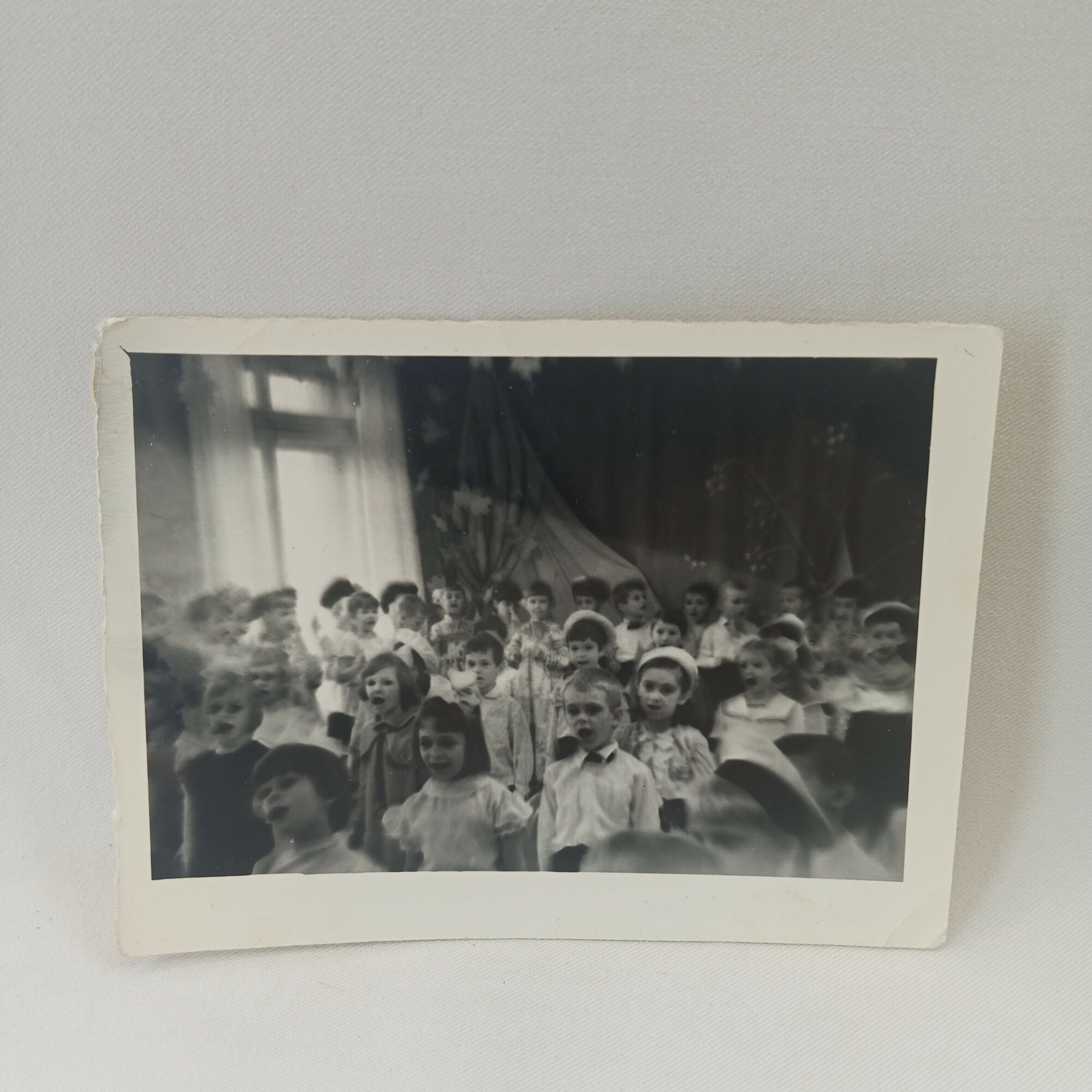 Фотография винтажная, СССР. Черно белый снимок детского утренника в помещении