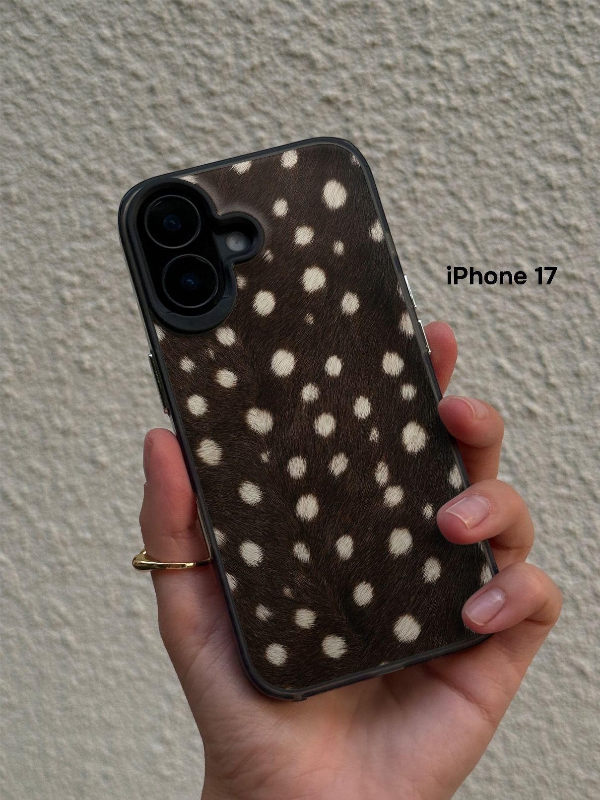 Чехол на iPhone 17 в горошек