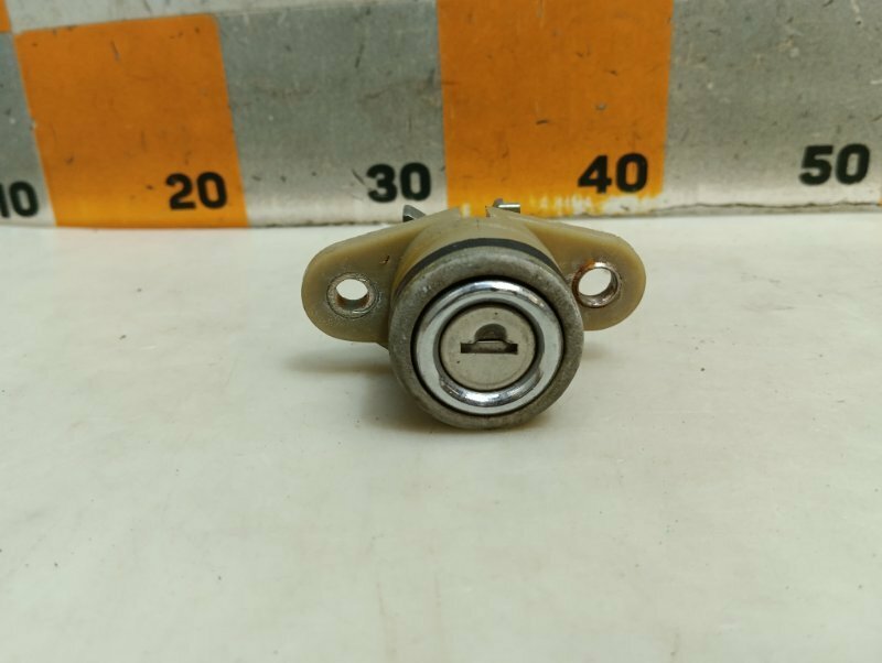 Б/У личинка замка багажника Личинка замка Газ Волга 3110 2004 463397 GAZ арт. 463397