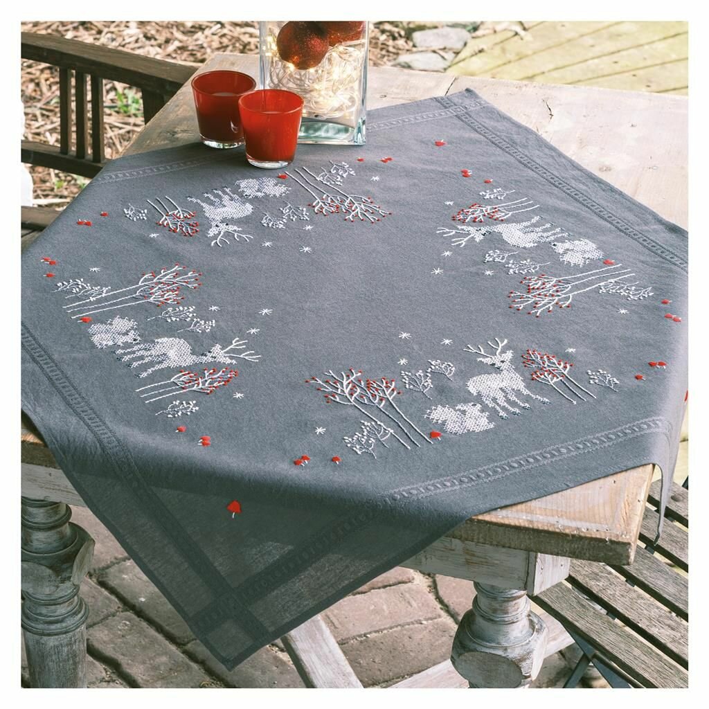 PN-0202652 Набор для вышивания крестом (скатерть) Vervaco "Лесные животные зимой"