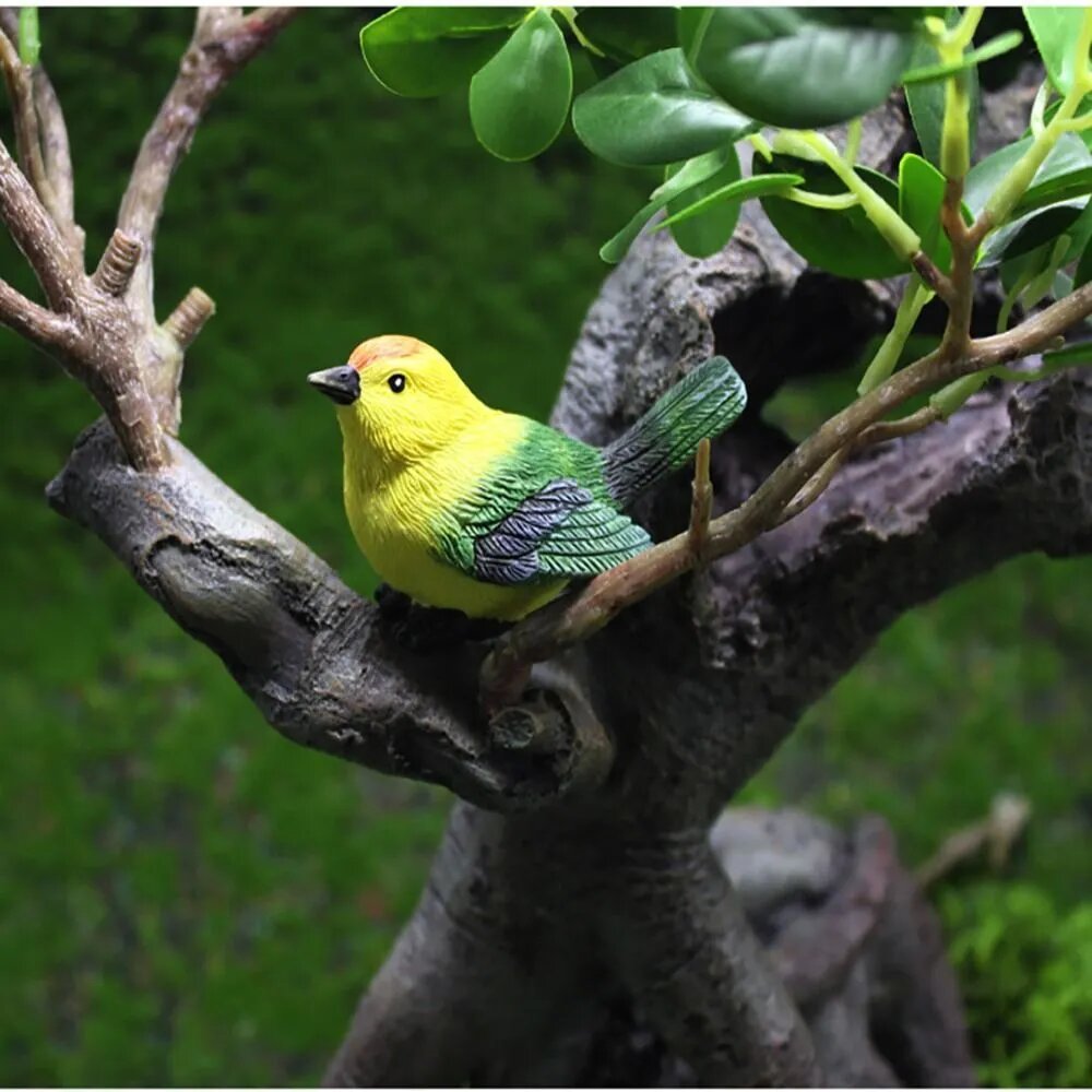 Миниатюрные фигурки птиц