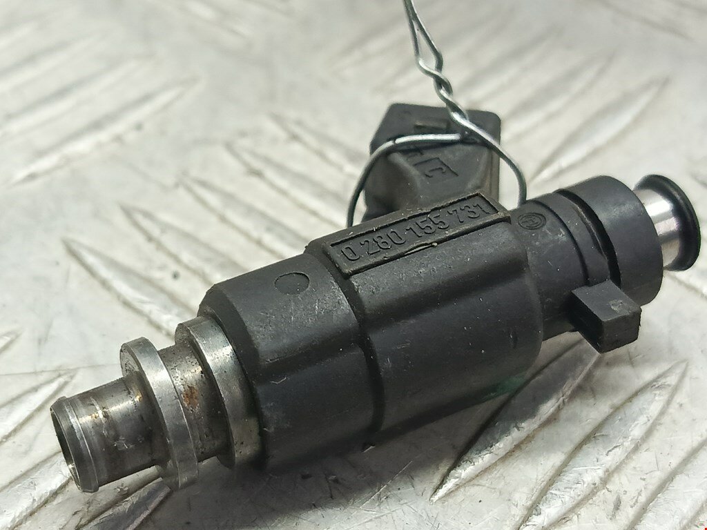 Форсунка бензиновая электрическая Volkswagen Polo 3 030906031E арт. 2270983