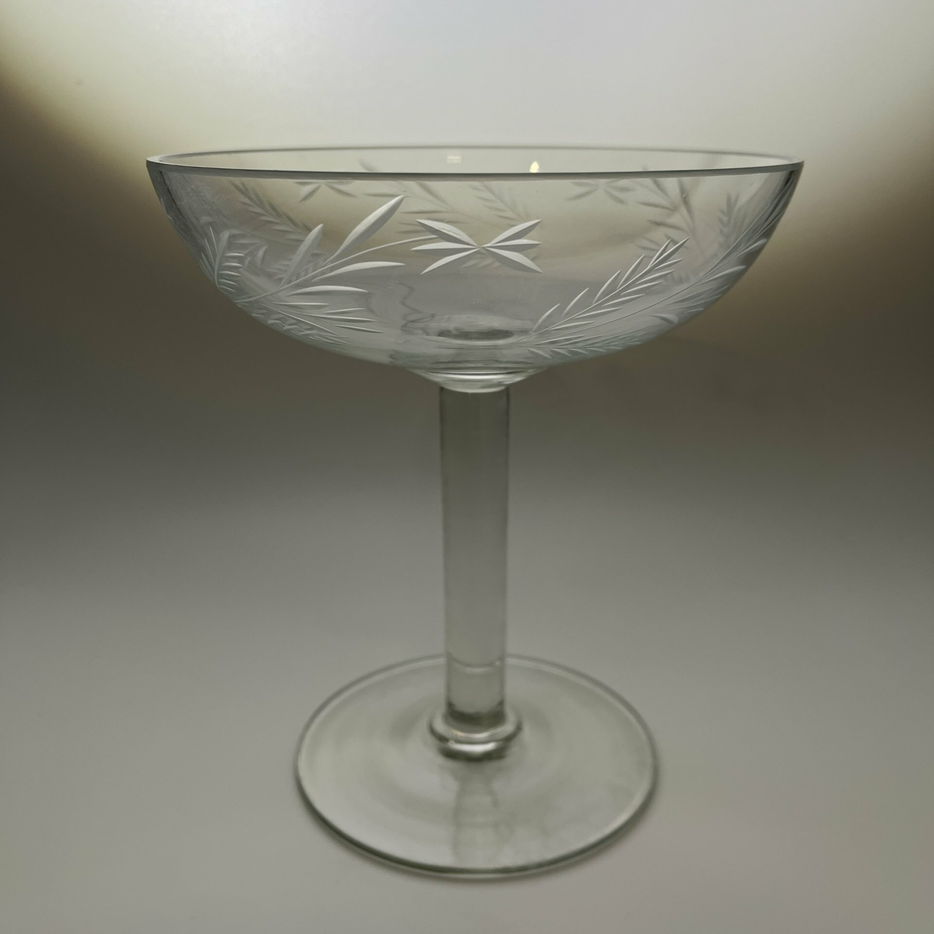 Вазочка на ножке (конфетница), стекло, резьба, СССР, 1970-1990 гг.