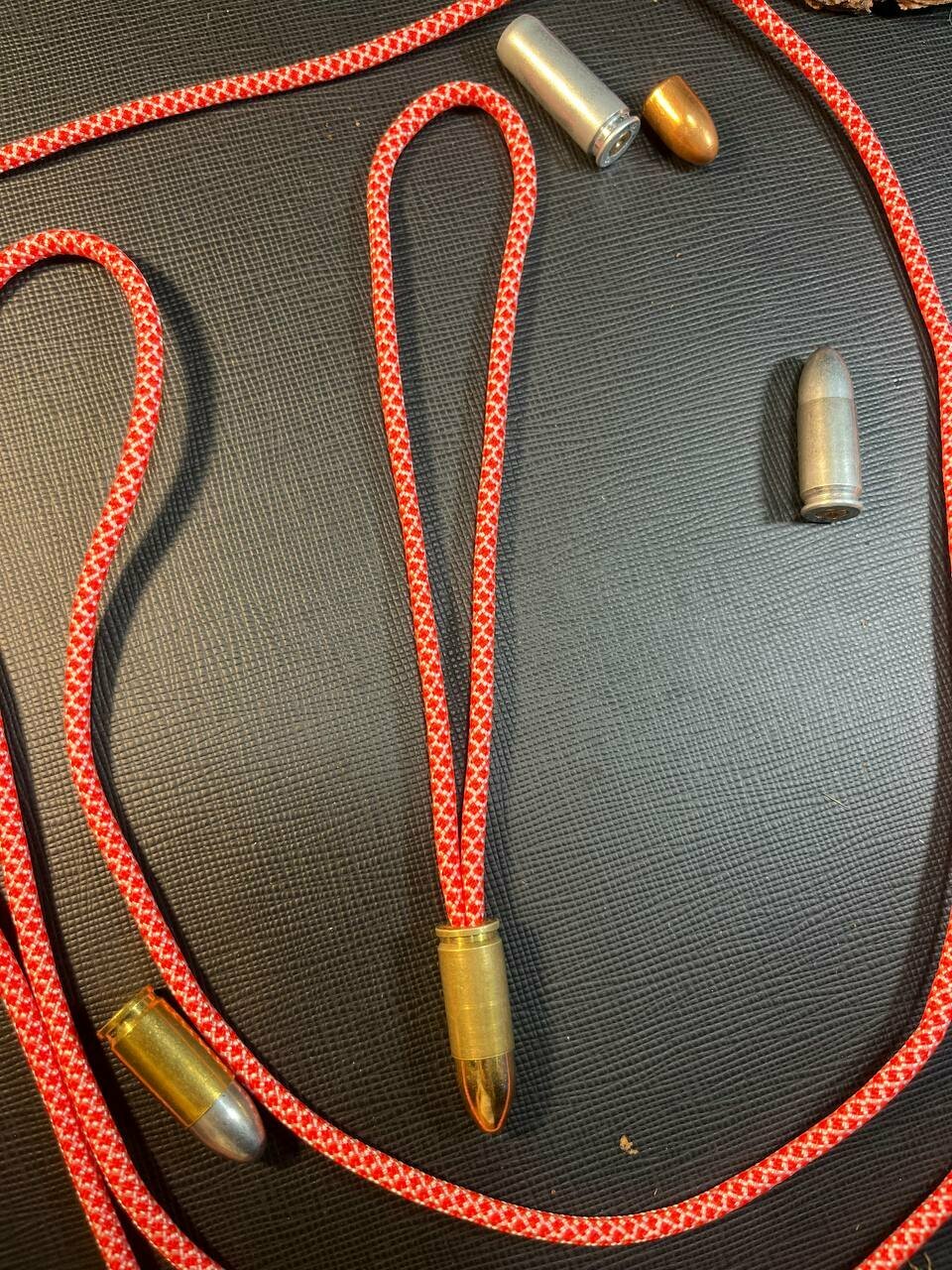 Темляк из гильзы 9 мм Luger с длинной петлёй из паракорда 550 Розовый, ручная работа
