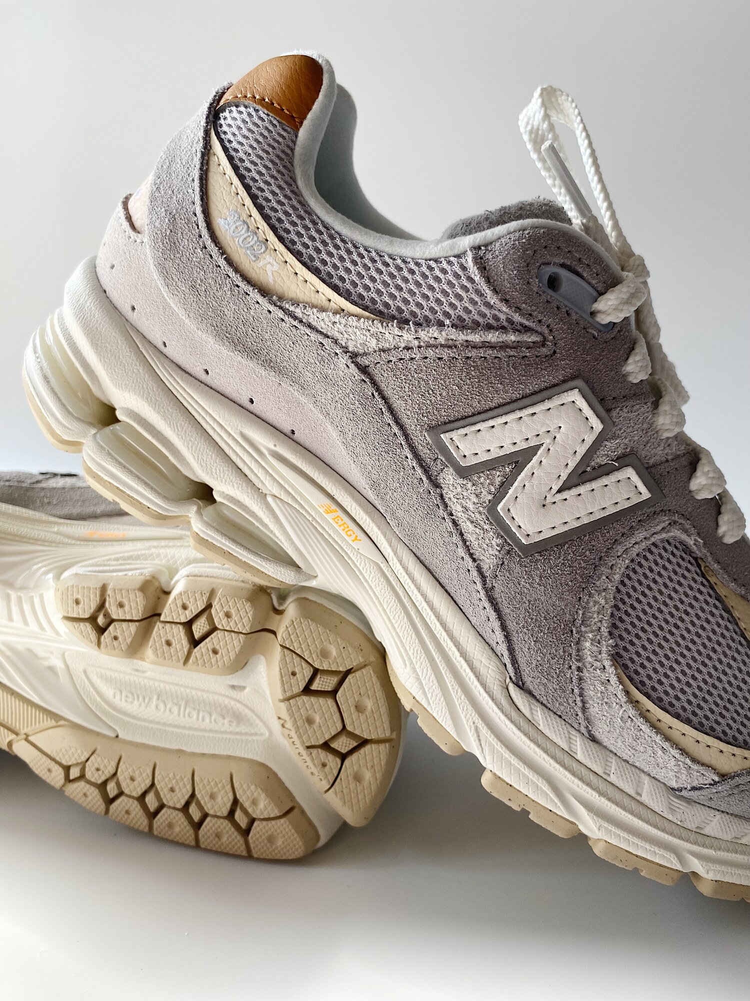 Кроссовки 2002R