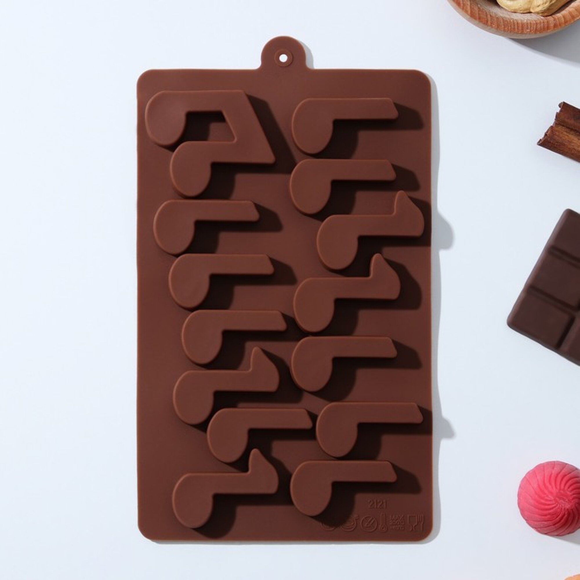 Форма силиконовая для льда и кондитерских украшений Доляна «Ноты», 19,5×12×1 см, 15 ячеек, цвет шоколадный