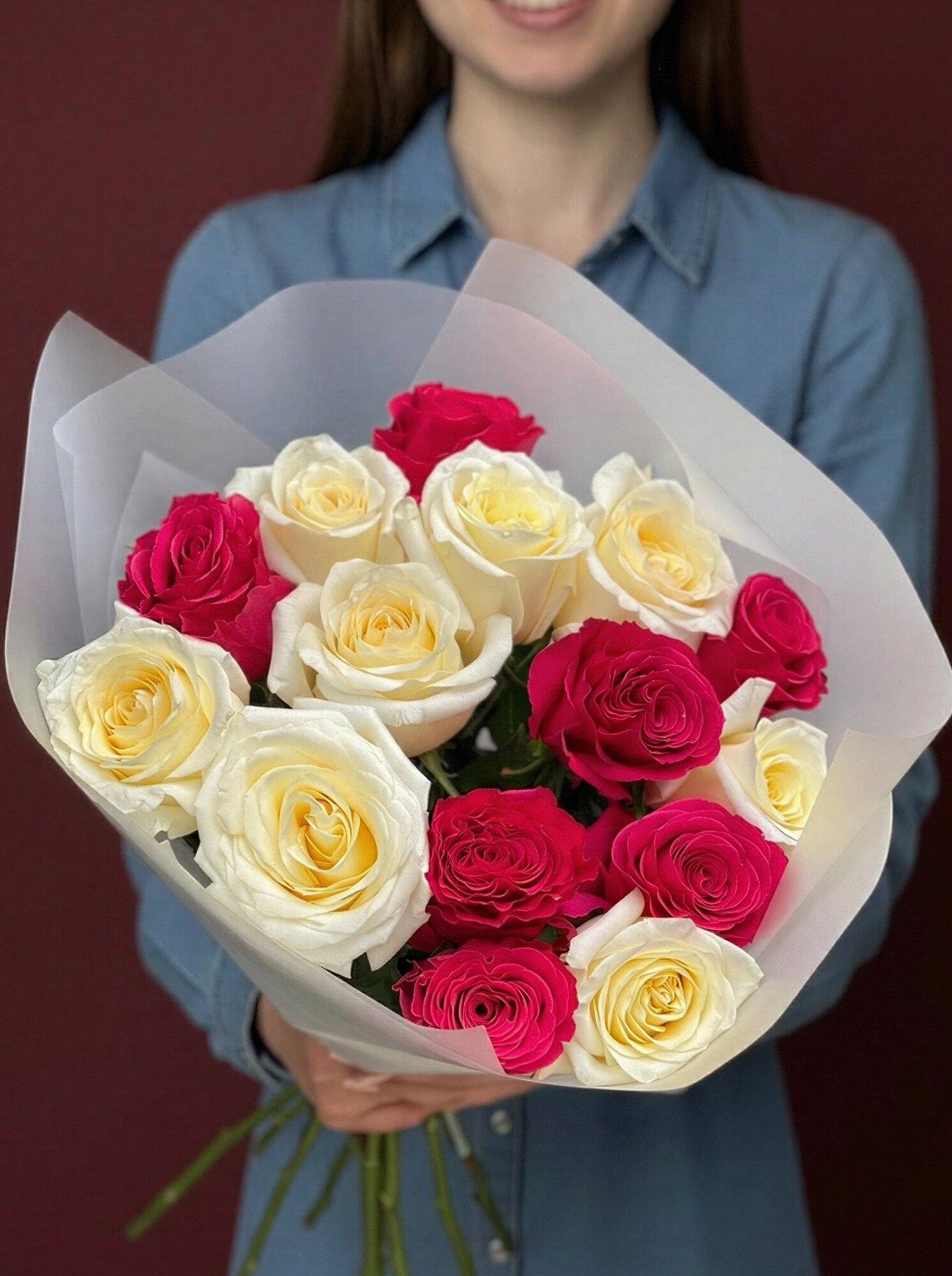 Моно букет «Микс», пионовидные розы и розы Эквадор, 15шт, 60см.