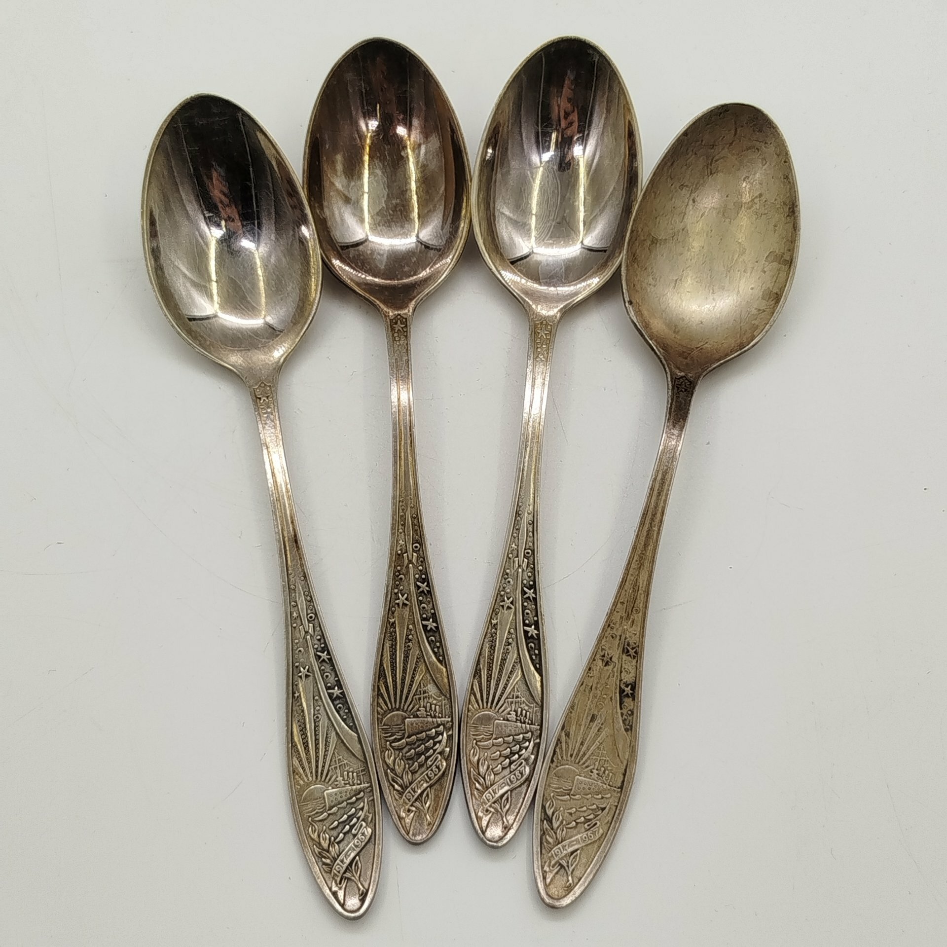 Набор из 4-х агитационных чайных ложек "50 лет Советской власти. Залп Авроры. 1917-1967 гг."