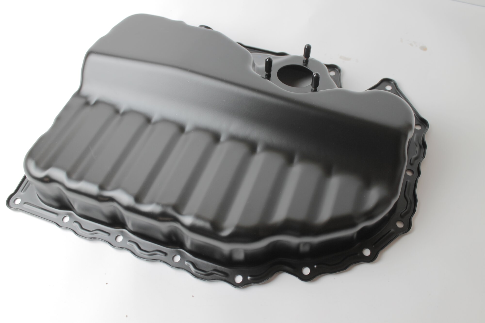 Поддон двигателя (картера) масляный VOLKSWAGEN Passat B6-B7, Golf 5-6 SKODA Octavia A5 1.8-2.0 TSI