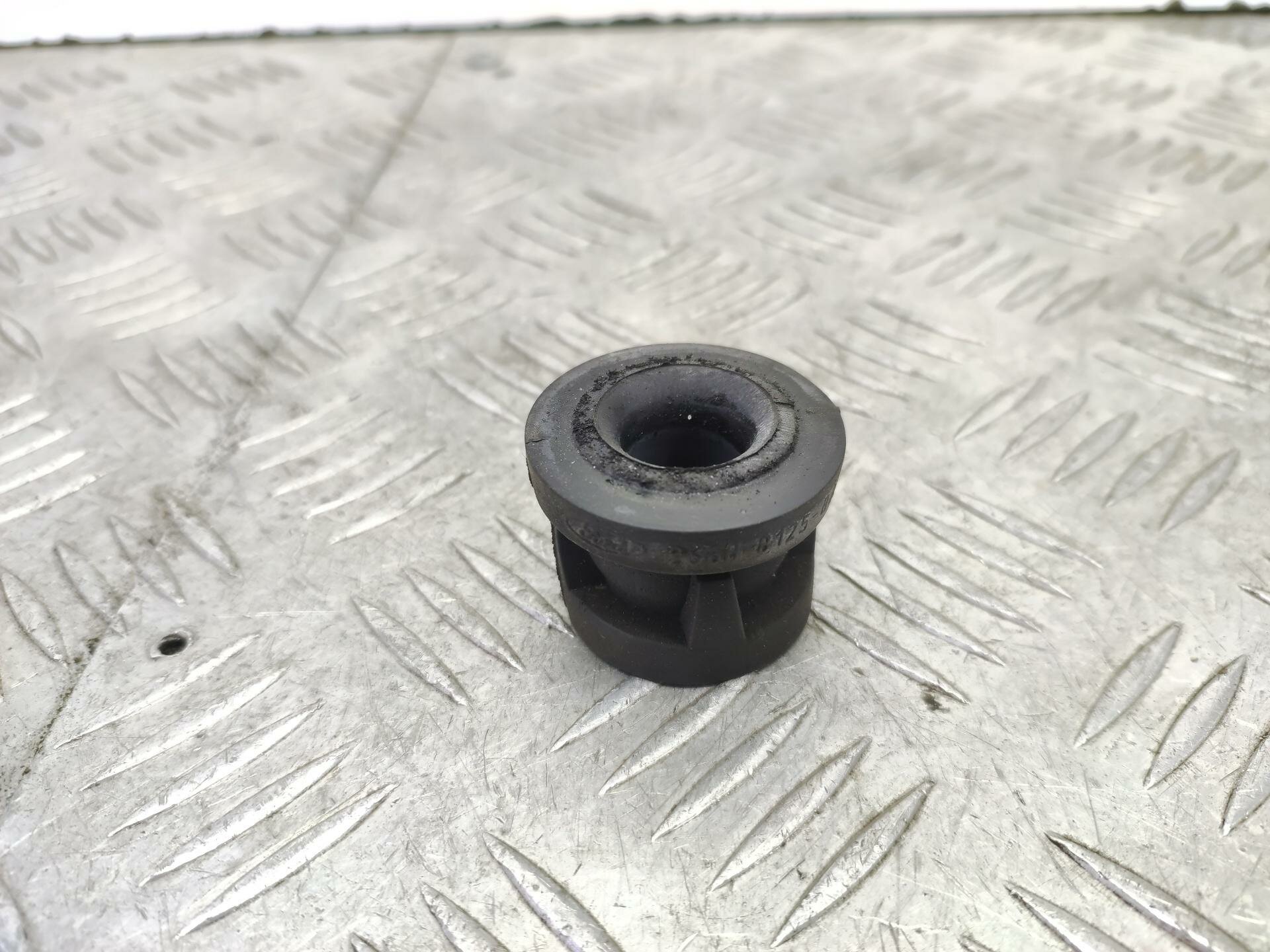 Кронштейн (крепление) радиатора Ford Fusion рест. 2006 2S6H8125BA