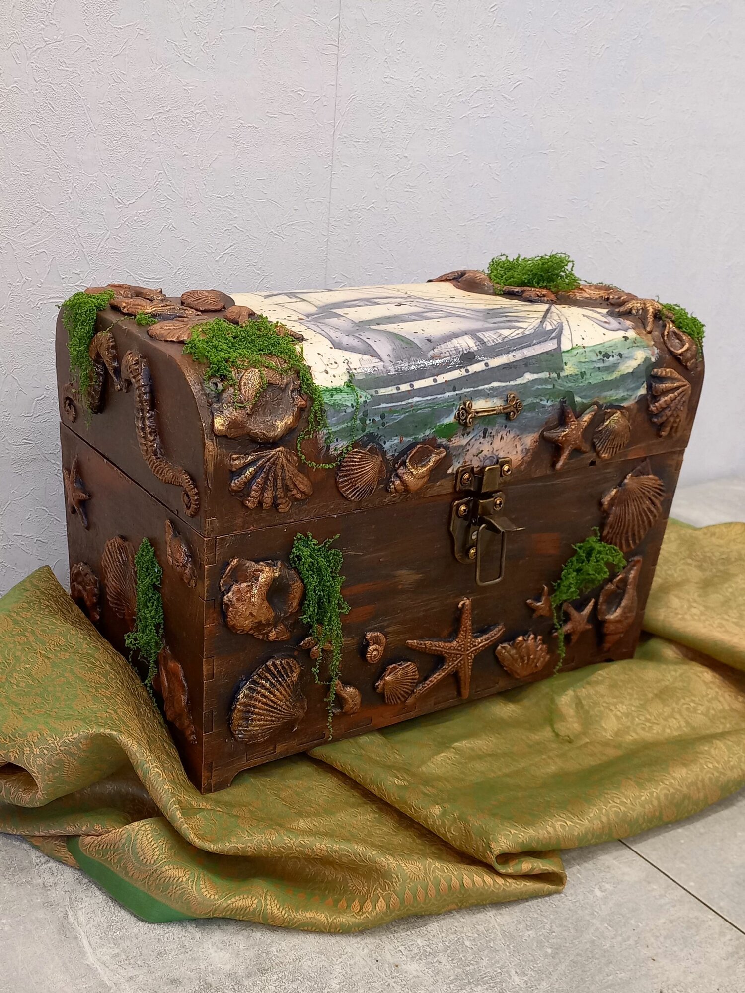 Деревянный сундук "Сокровища пиратов"