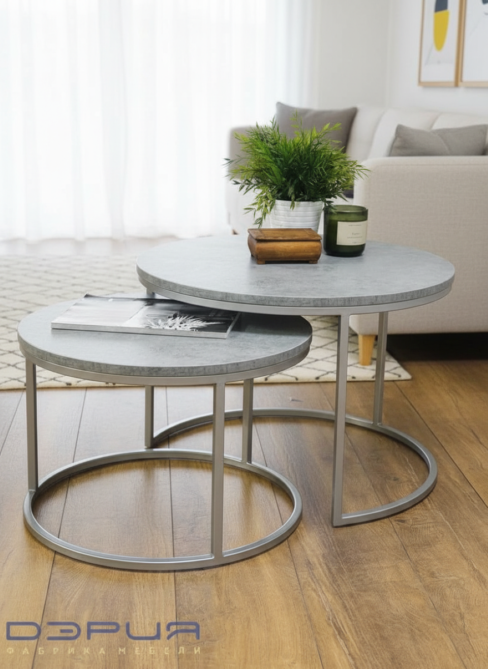 Круглый стол чайный со столешницей из ЛДСП на металлической основе, столешница ЛДСП на серебристых ножках