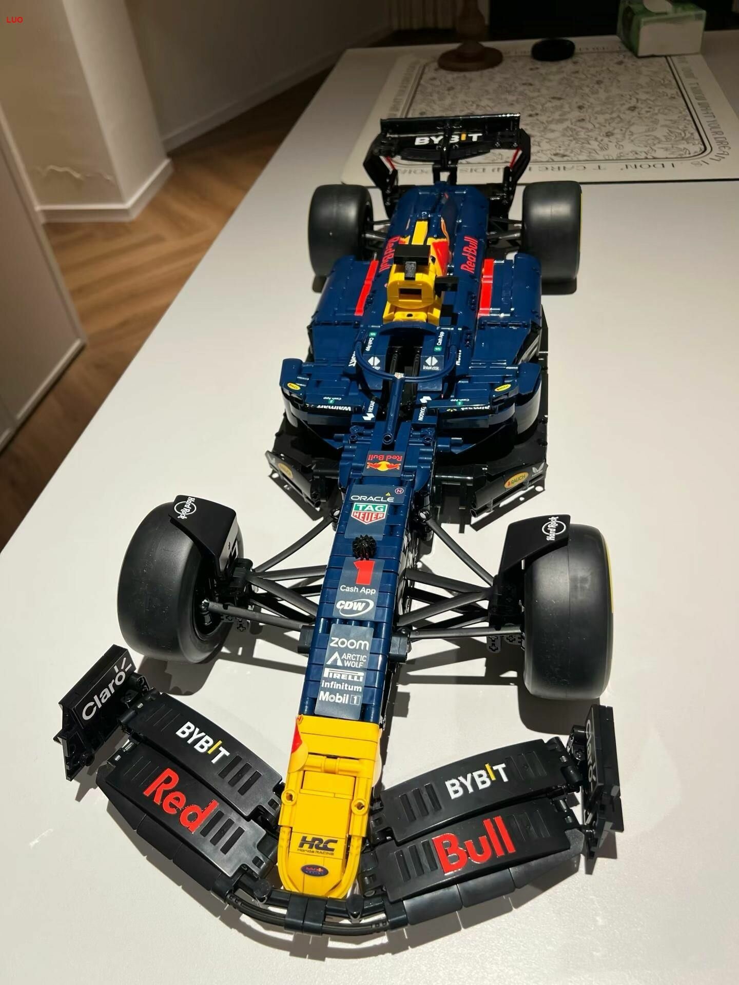 Конструктор технология Formula 1 Red Bull F1 , Oracle Red Bull Racing RB20 F1,1639 деталей, 42206, модель гоночного болида для мальчиков и коллекционеров
