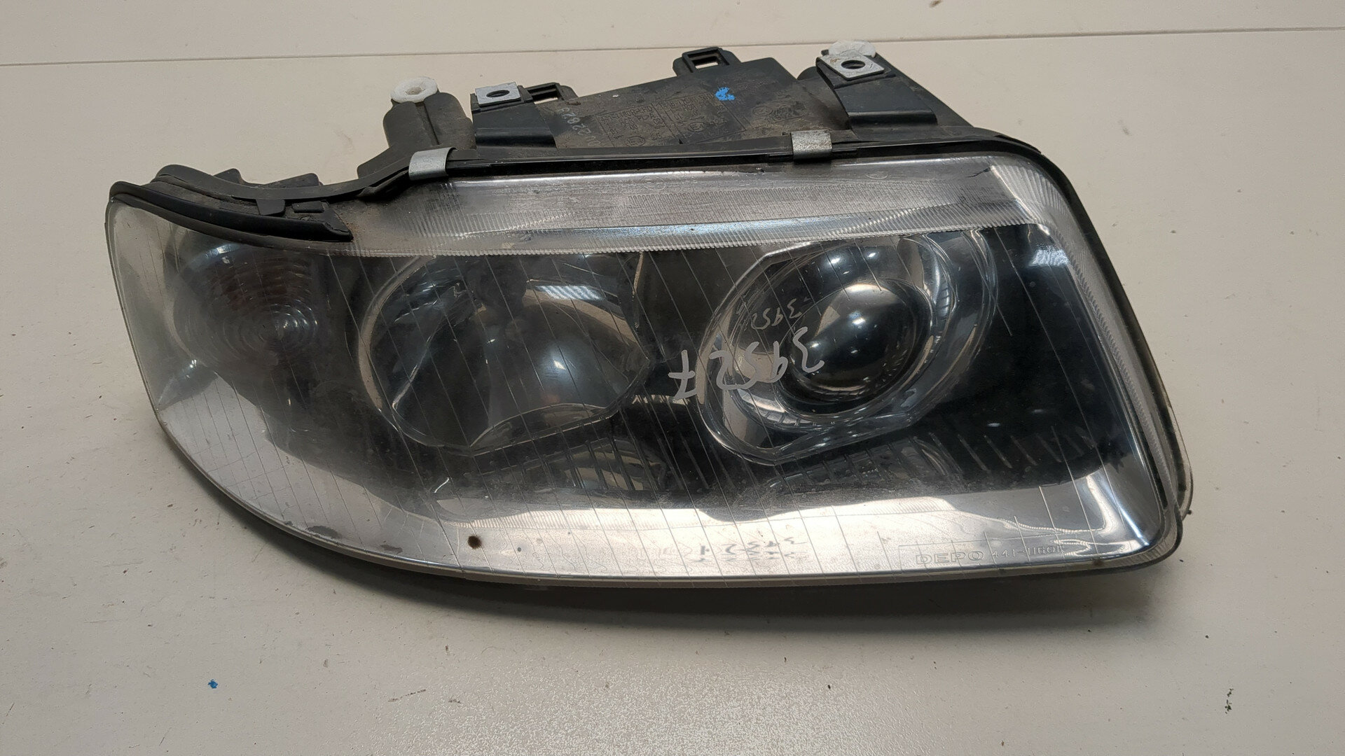 Фара (передняя) правая Audi A3 (8L) Б/У