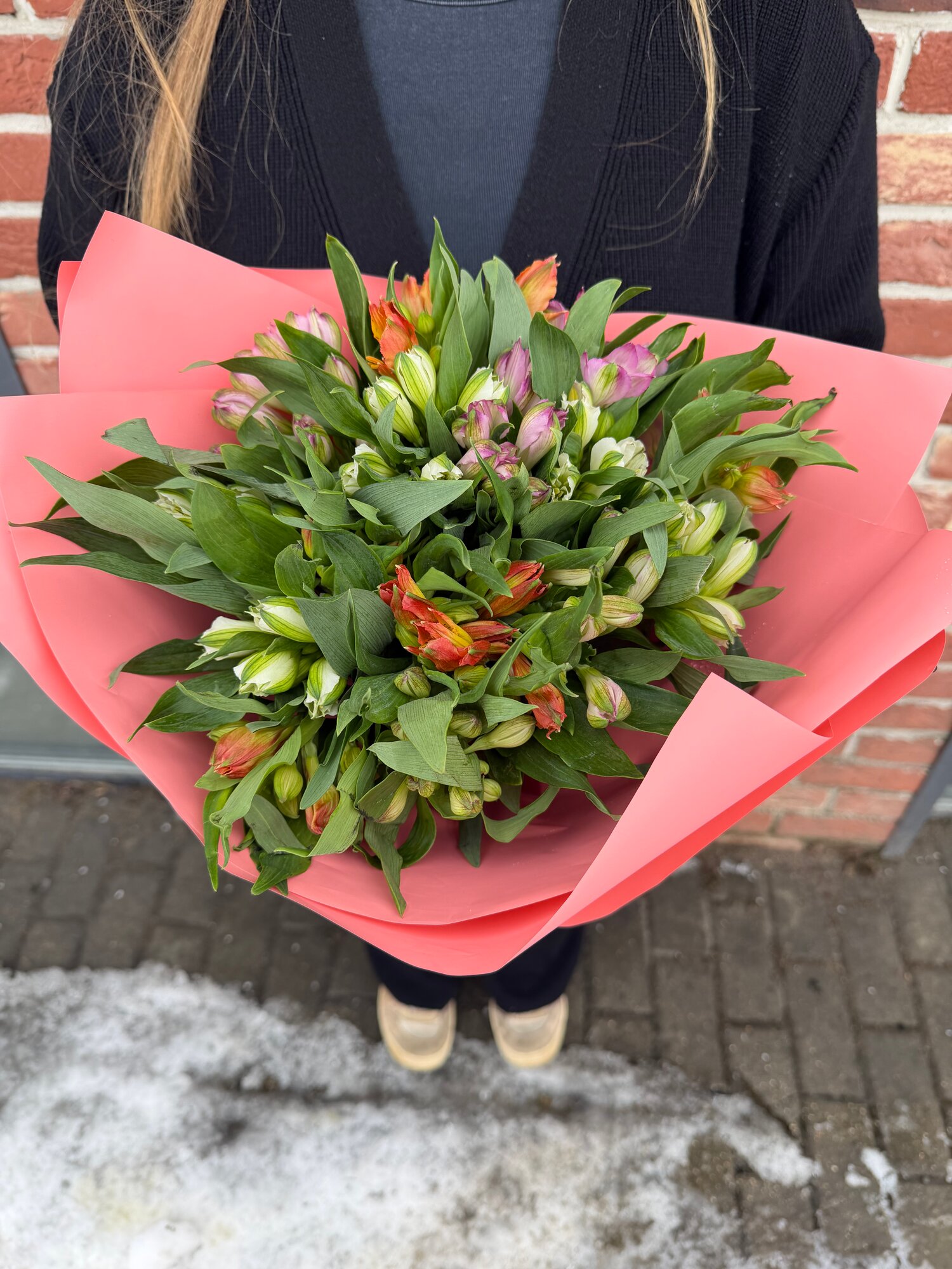 Монобукет "Цветочная Лавка", альстромерии, 15 цветков, 60 см, микс цветов