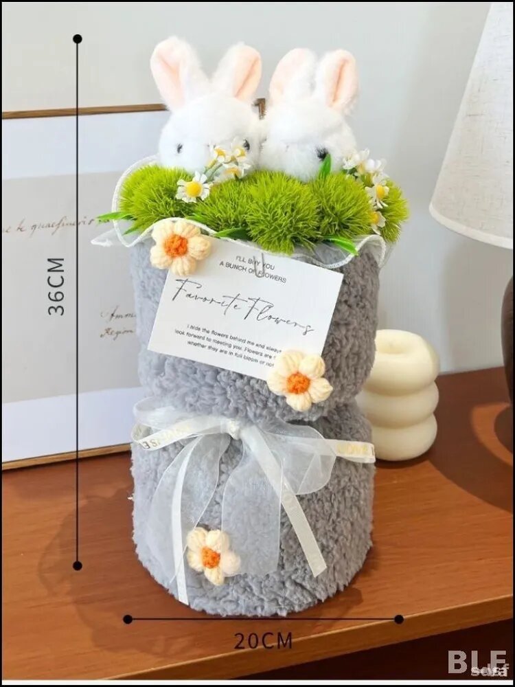 Букет из игрушек 2 зайчика с цветами, серый