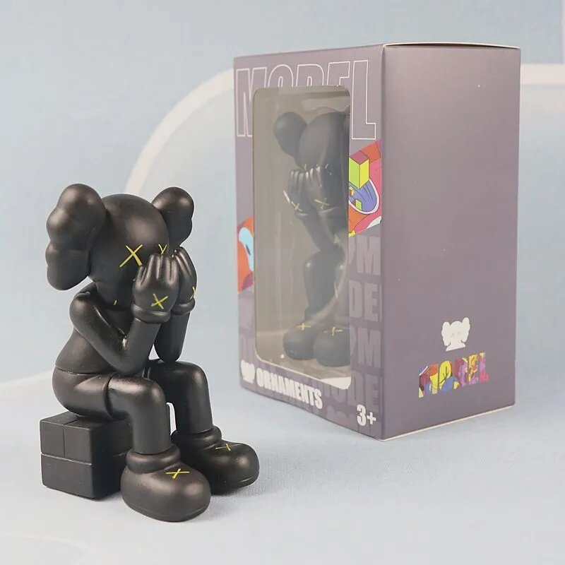 Декоративная фигурка Kaws для интерьера, черная, 11x4.5 см