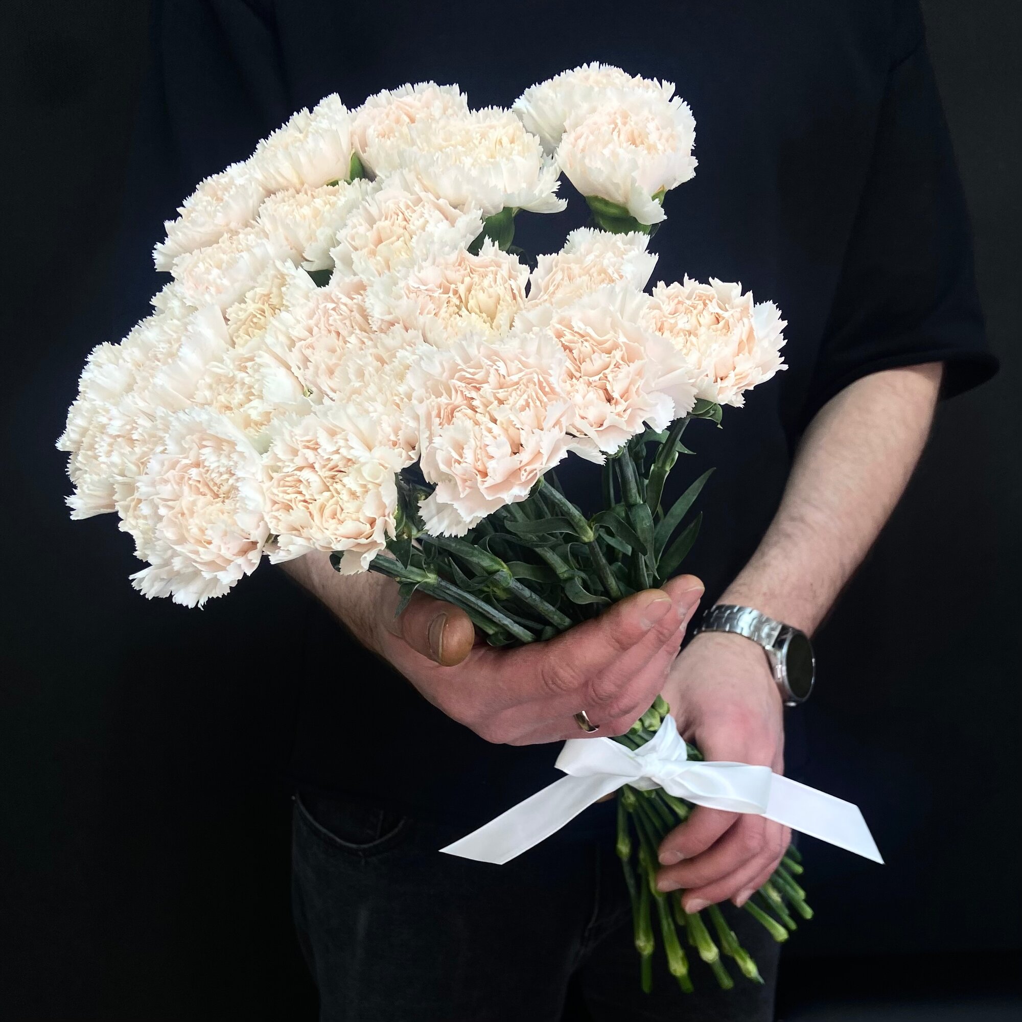 25 персиковых гвоздик / Букет из 25 персиковых гвоздик под ленту