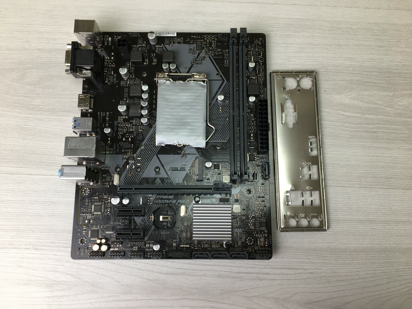Материнская плата S-1151 ASUS H310M-E R2.0, H310/2xDDR4/SATA/Lan/USB3.0/VGA/HDMI/Sb/mATX