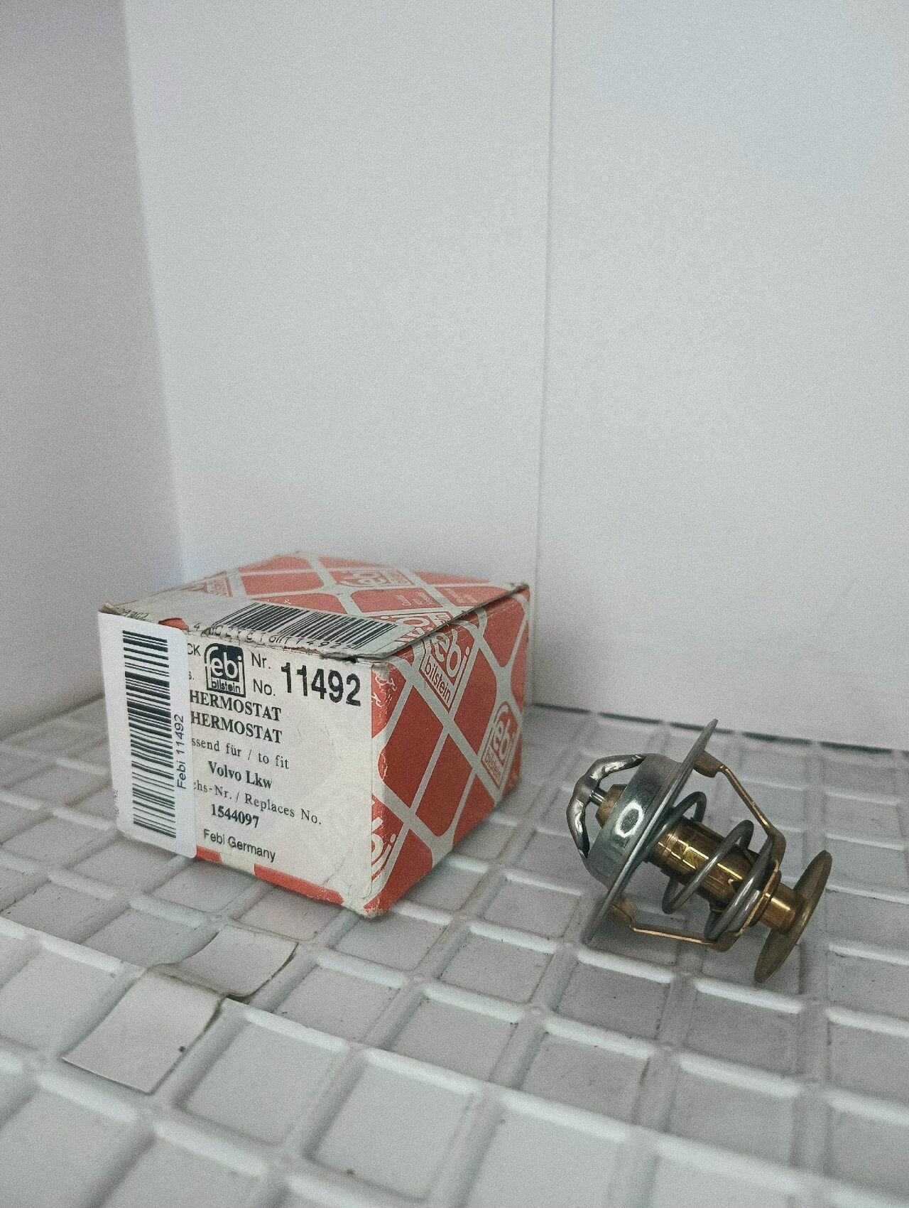 Термостат 76C без прокладки Febi 11492 1544097 467014 Volvo