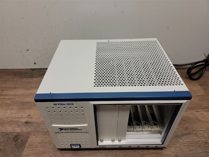 Модуль National Instruments PXIe-1073 — фото 1