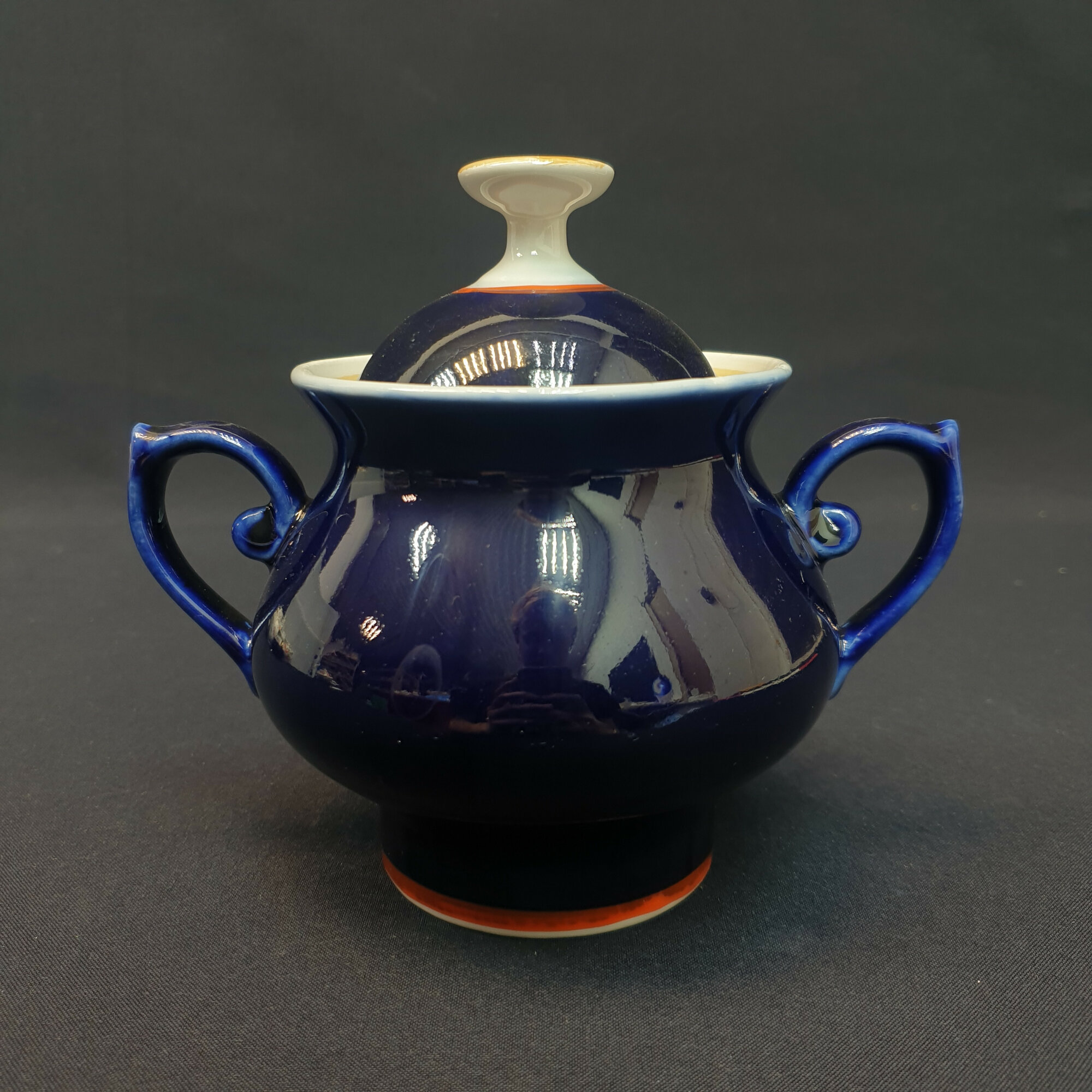 Сахарница фарфоровая винтажная, СССР. Кобальт, роспись золотом.