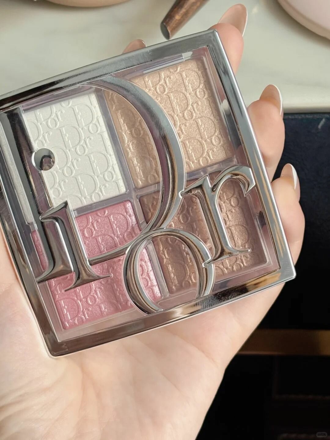 DIOR За кулисами Dior высокий уровень четырехцветной тени для глаз с несколькими пластинами 10g