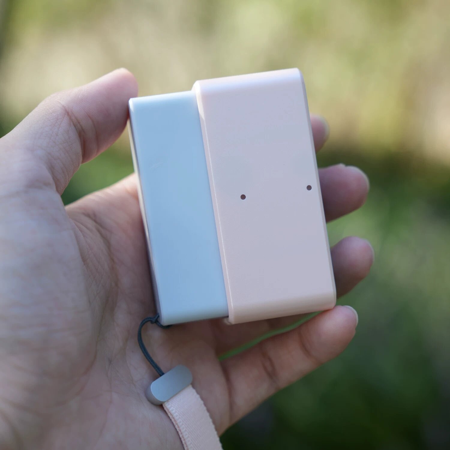 Чехол для AirPods Pro 3 с фиксатором и шнурком — Розовый, защита от царапин и ударов для беспроводных наушников