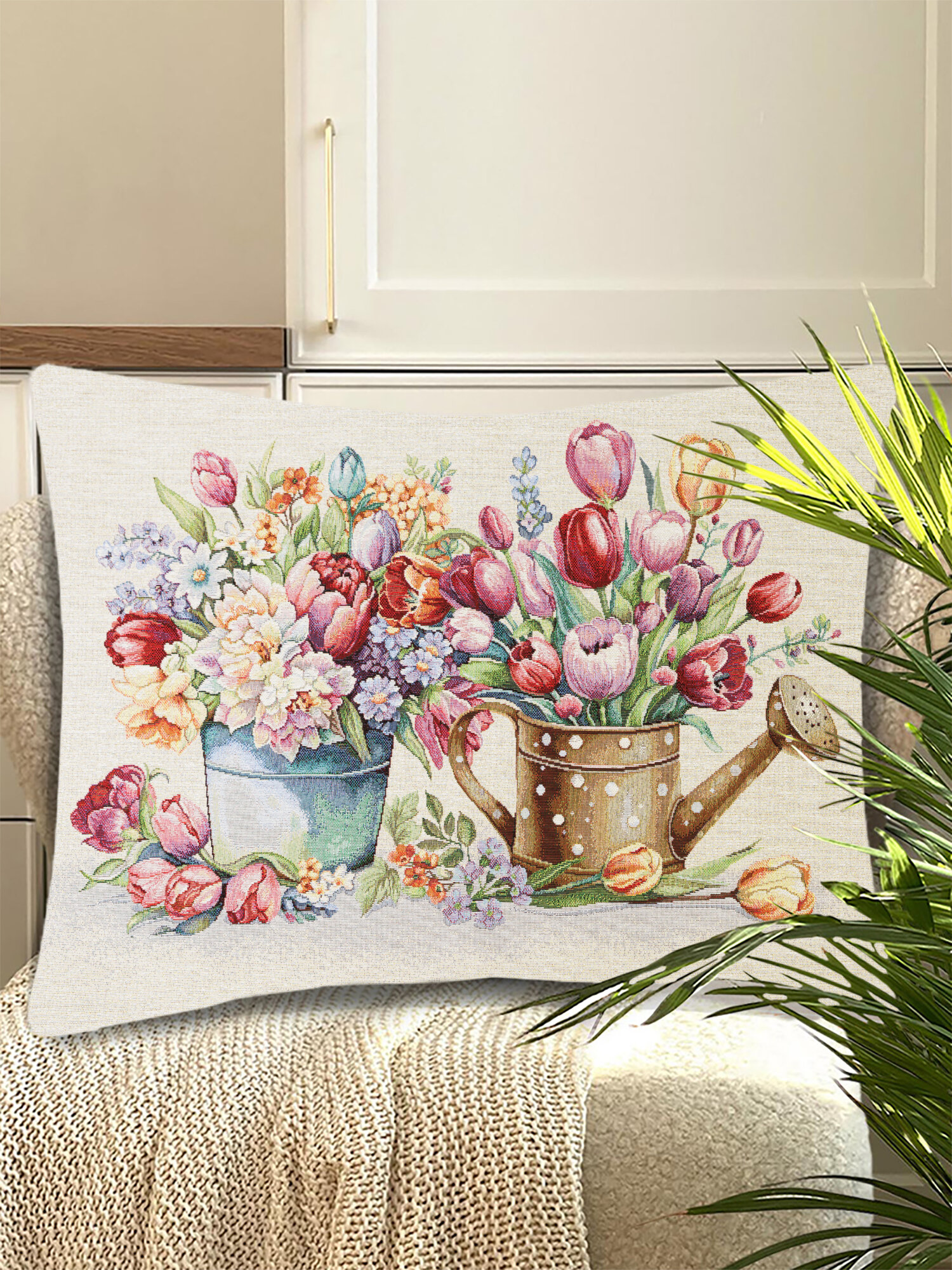 Наволочка гобеленовая Le Gobelin Тюльпаны фон 50х70 см