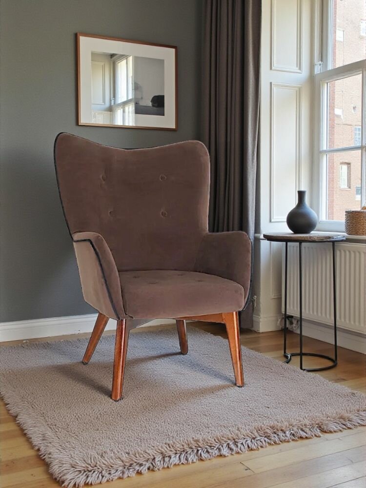 Кресло мягкое "Bekvem" от КРЕСЛОВЪ33, опоры орех, ткань Ultra chocolate, коричневое