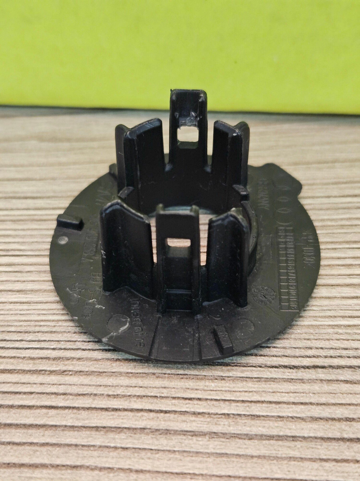 Кронштейн крепления датчика парковки задний Audi A4 B9 8w5919290a