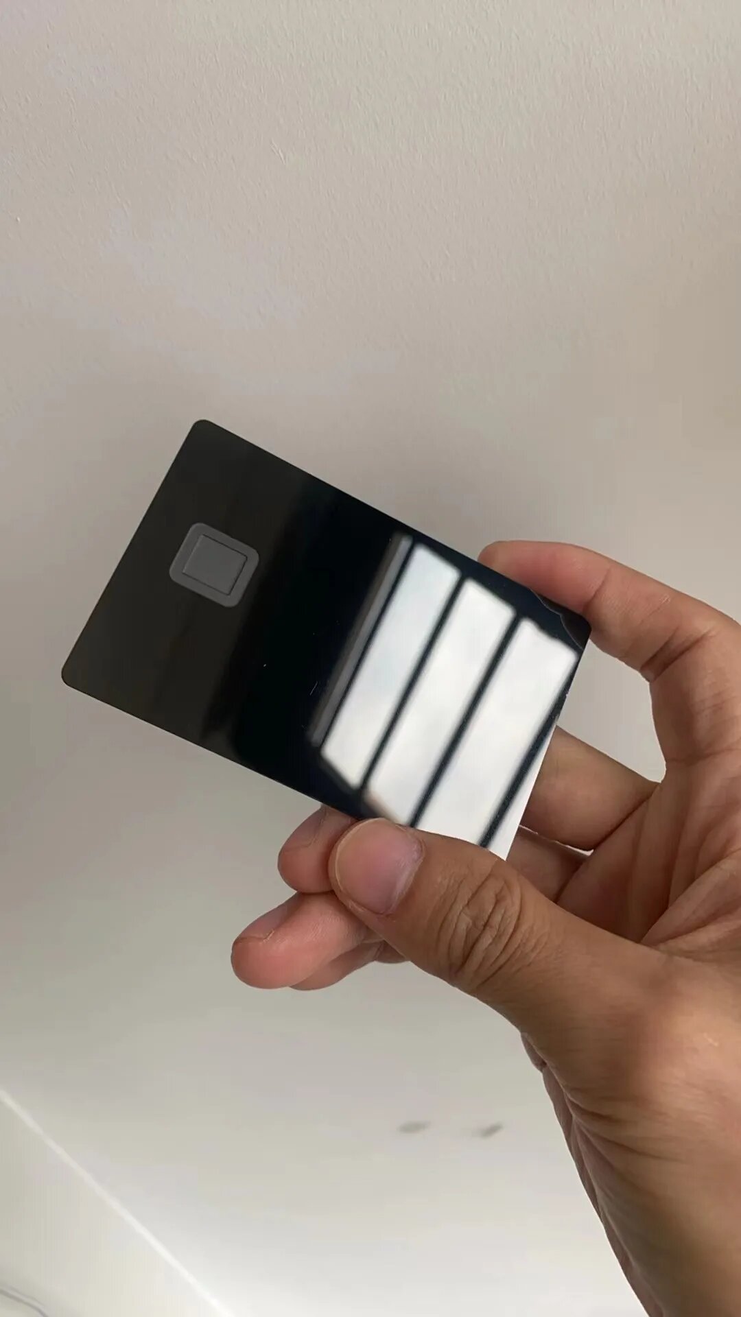 Металлическая визитка черного цвета mirror black