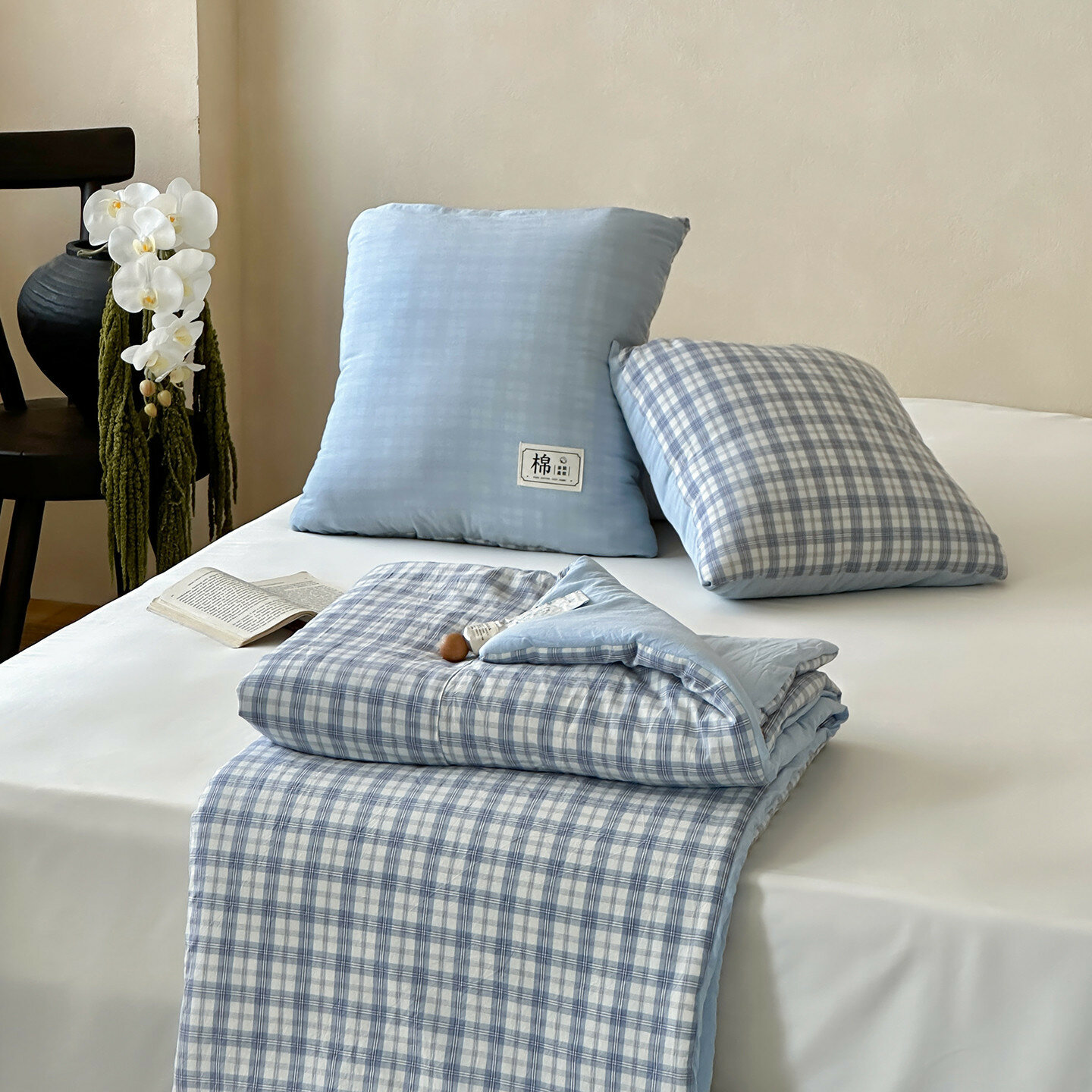 Чехол подушки Wilderness Blue 40x40 см сложенный, раскрывается до 105x145 см для офисного и домашнего сна