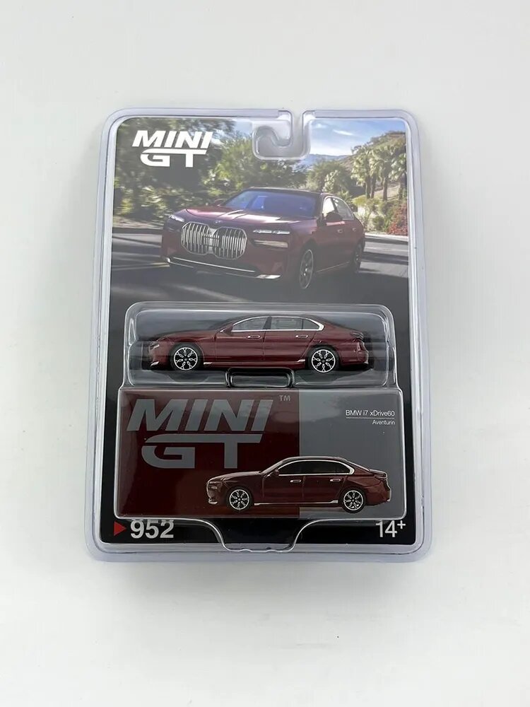 Машинка MINI GT 1/64 #952 BMW i7 xDrive60 Aventurin Blister Packaging Die-cast Alloy Car Model Collection Display Gift