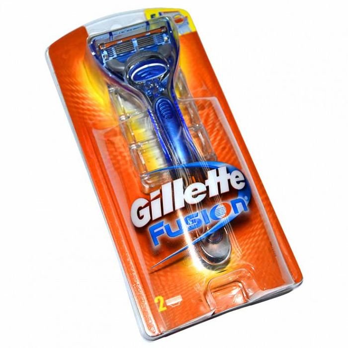 Gillette станок Fusion + 2 сменные кассеты Мужчинам для комфортного бритья.