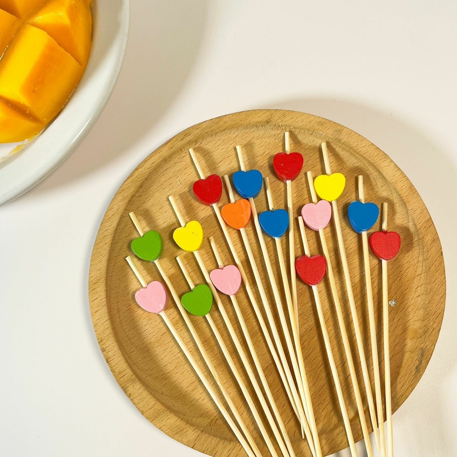 Одноразовые фруктовые палочки, креативные бамбуковые палочки, декор для коктейлей, палочки для сэндвичей, десертные вилки, палочки для бургеров, фиксированные зубочистки