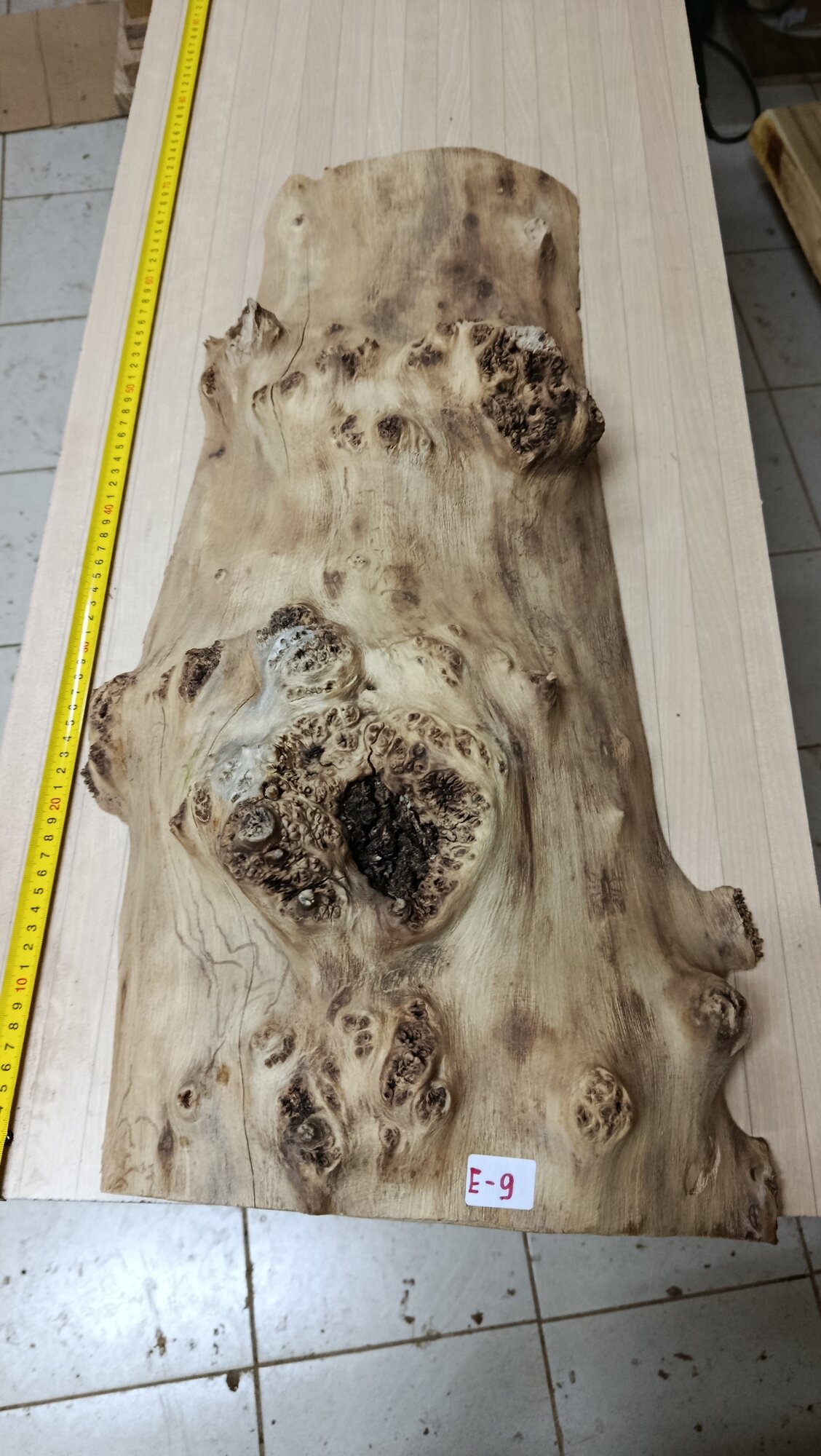 Спил из карагача, каповый, 70х23х8см(Е9)высушенный , влажность 8%