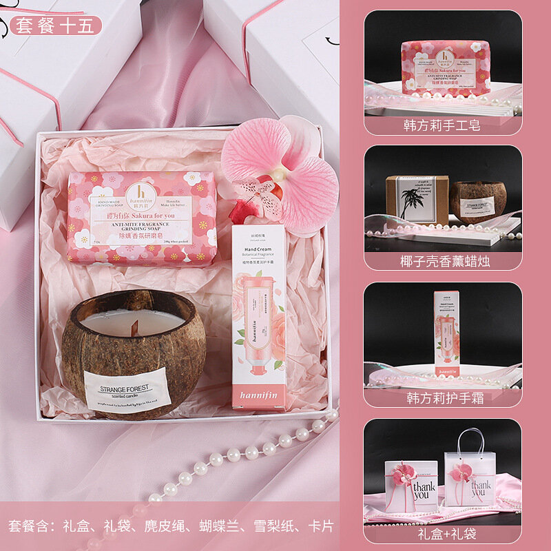 Магазин сувенирной одежды для индустрии красоты. Небольшие подарки сотрудникам к Женскому дню. Набор из 38 предметов: подарочная коробка с молотком из полыни.