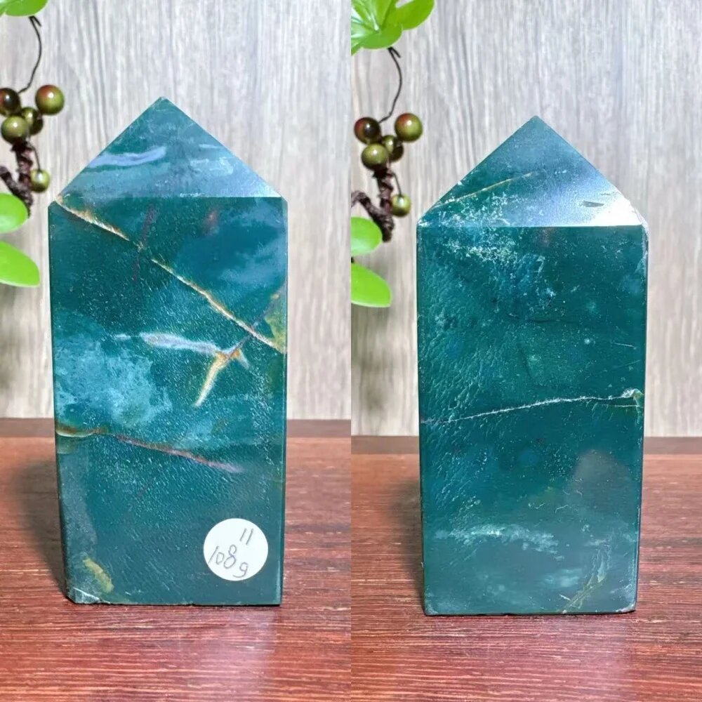 Башня из голубого океанического яшмы, мохового агата и друзы Изумрудный, 108g 7.9cm