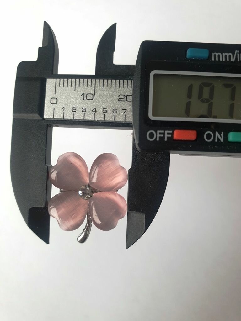 Брошь, искусственный камень, кошачий глаз синтетический