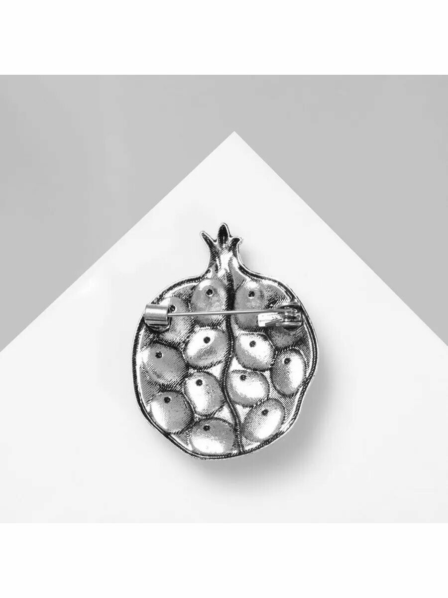 Брошь, пластик, стразы