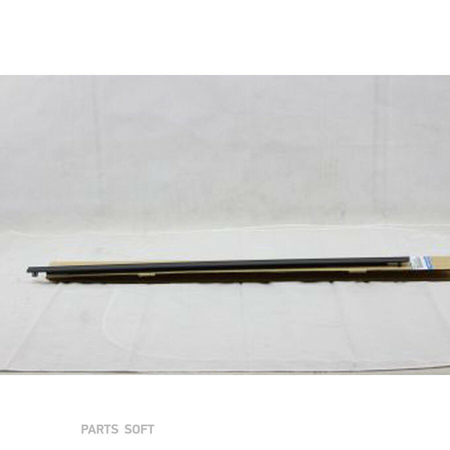 Молдинг стекла двери от официального дистрибьютора, MAZDA, артикул BN8V50670D